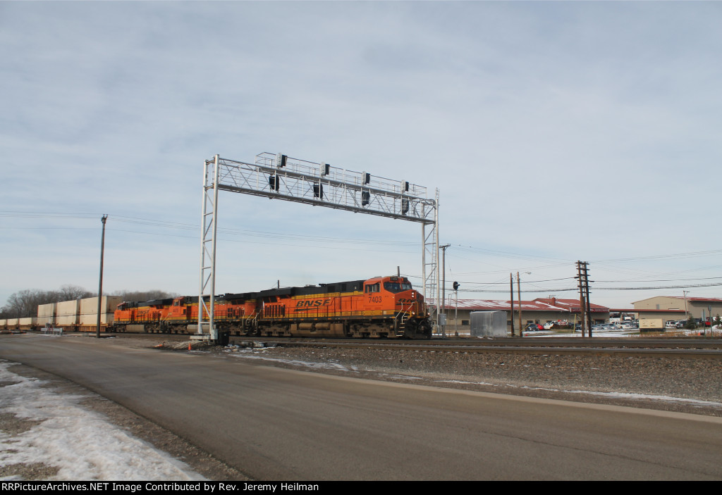 BNSF 7403 & others (1)